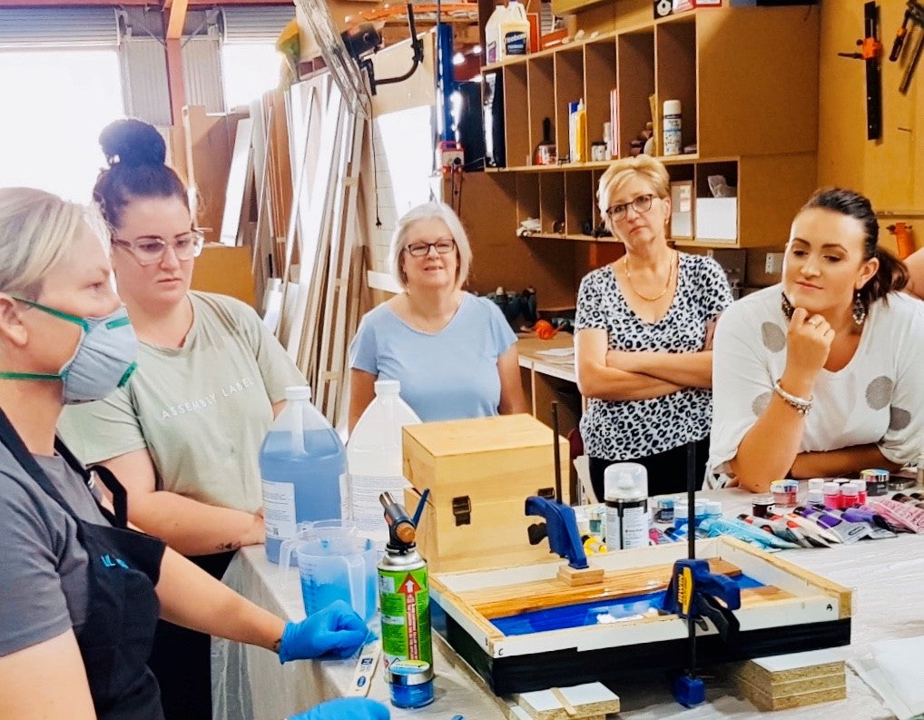 Resin Workshop's – Lil' Blue Bird Resin Art